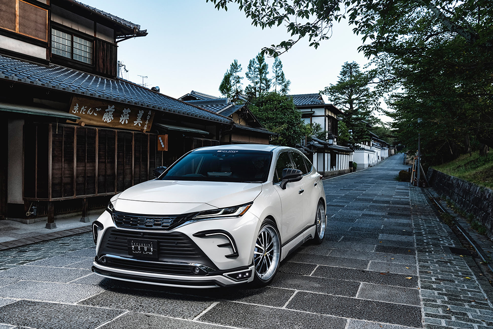 ชุดแต่ง Zeus LUV Line สำหรับ Toyota Harrier โดย M'z Speed